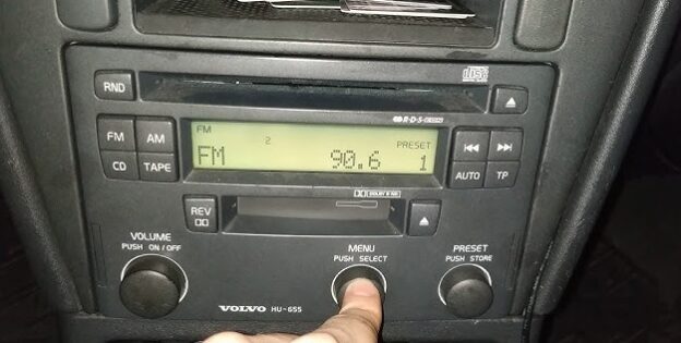 How To Enter Volvo V40 Radio Code Using The Radio Buttons